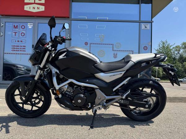 Grey Honda NC 2017 in Vilnius, with an engine capacity of 0.75 L and mileage of 3 thousand km for 4799 €, photo 5 on AUTOMOTO.COM.LV