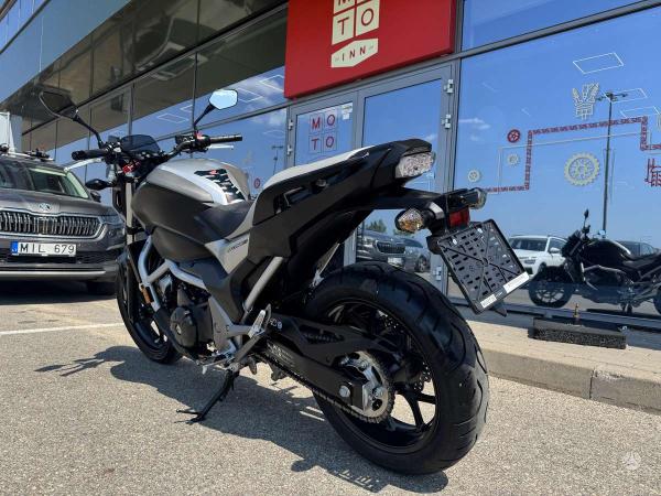Grey Honda NC 2017 in Vilnius, with an engine capacity of 0.75 L and mileage of 3 thousand km for 4799 €, photo 6 on AUTOMOTO.COM.LV