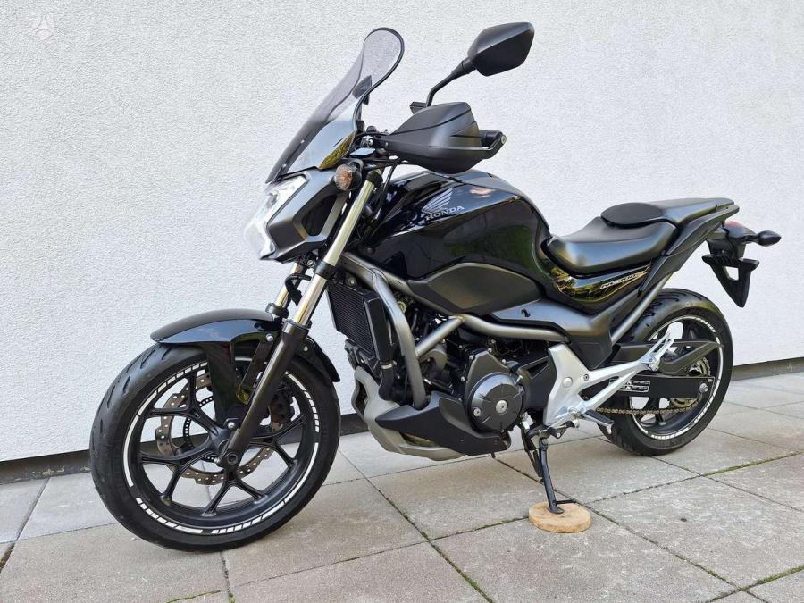 Honda NC 2012 in Prienai, with an engine capacity of 0.67 L and mileage of 28 thousand km for 3450 €, photo 12 on AUTOMOTO.COM.LV