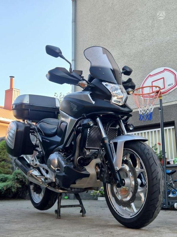 Honda NC 2013 in Prienai, with an engine capacity of 0.70 L and mileage of 41 thousand km for 4250 €, photo 2 on AUTOMOTO.COM.LV