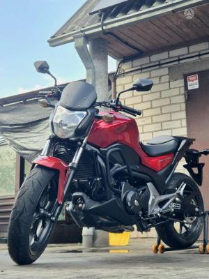Honda NC 2015 in Prienai, with an engine capacity of 0.75 L and mileage of 19 thousand km for 3550 €, photo 4 on AUTOMOTO.COM.LV