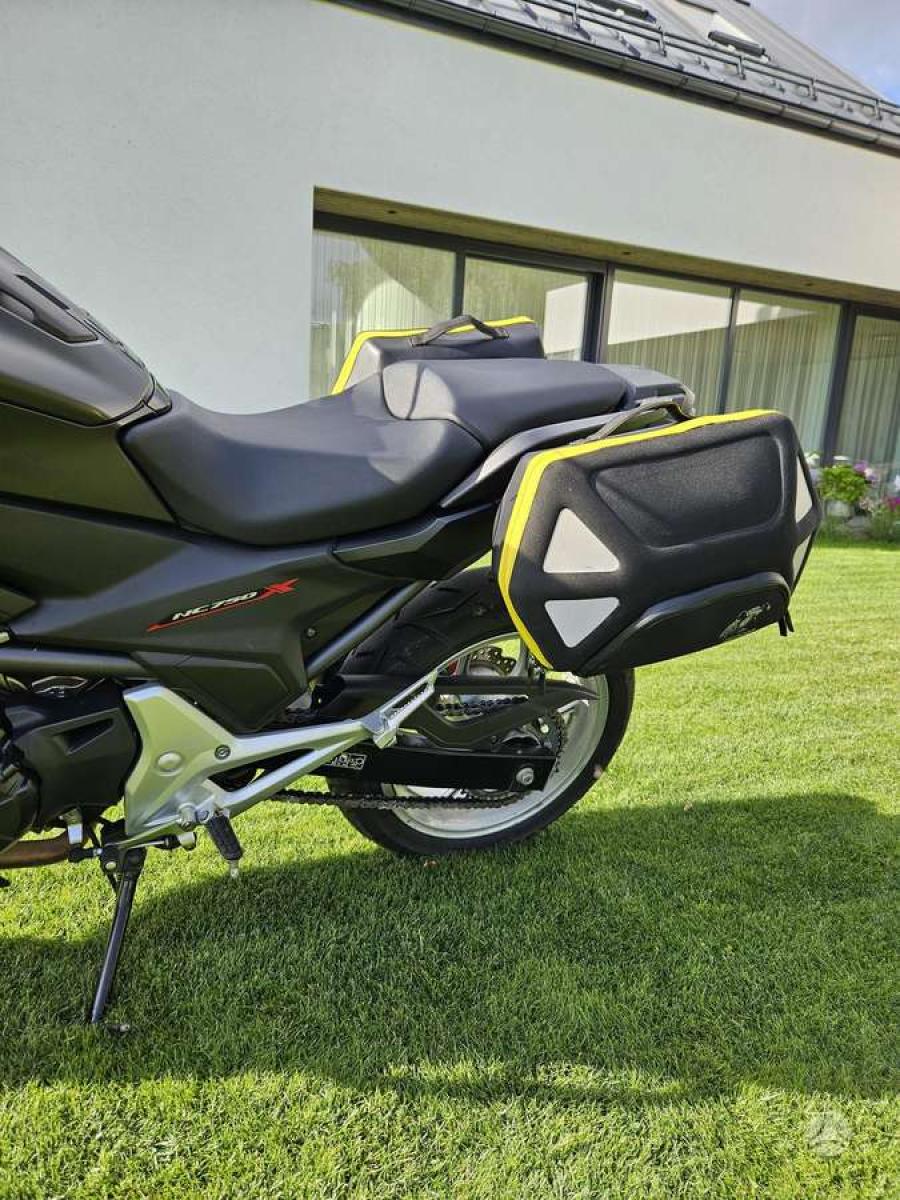 Honda NC 2017 in Vilnius, with an engine capacity of 0.75 L and mileage of 37 thousand km for 5400 €, photo 18 on AUTOMOTO.COM.LV