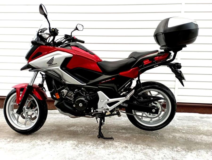 Honda NC 2018 in Prienai, with an engine capacity of 0.75 L and mileage of 28 thousand km for 5150 €, photo 3 on AUTOMOTO.COM.LV