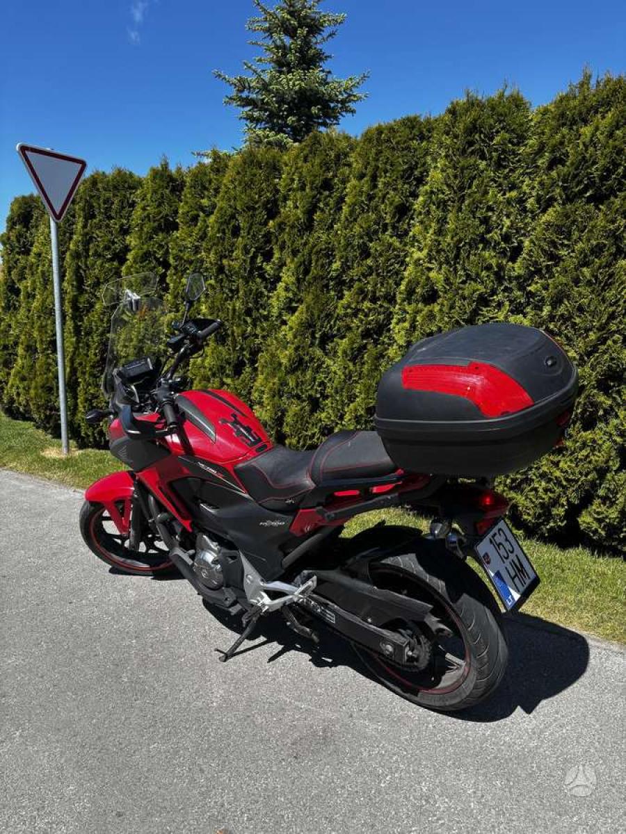 Red Honda NC 2012 in Klaipeda, with an engine capacity of 0.67 L and mileage of 61 thousand km for 3500 €, photo 3 on AUTOMOTO.COM.LV