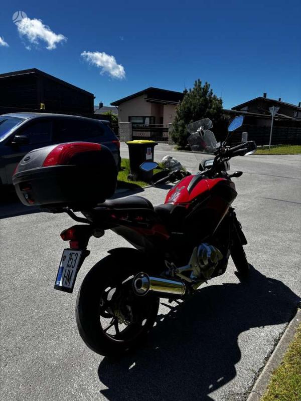 Red Honda NC 2012 in Klaipeda, with an engine capacity of 0.67 L and mileage of 61 thousand km for 3500 €, photo 3 on AUTOMOTO.COM.LV