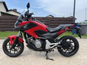 Red Honda NC 2012 in Vilnius, with an engine capacity of 0.70 L and mileage of 14 thousand km for 3900 €, photo 4 on AUTOMOTO.COM.LV