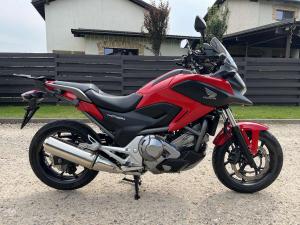 Red Honda NC 2012 in Vilnius, with an engine capacity of 0.70 L and mileage of 14 thousand km for 3900 €, photo 11 on AUTOMOTO.COM.LV