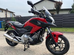 Red Honda NC 2012 in Vilnius, with an engine capacity of 0.70 L and mileage of 14 thousand km for 3900 €, photo 12 on AUTOMOTO.COM.LV