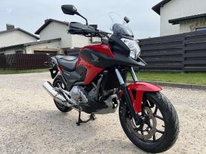 Red Honda NC 2012 in Vilnius, with an engine capacity of 0.70 L and mileage of 14 thousand km for 3900 €, photo 13 on AUTOMOTO.COM.LV