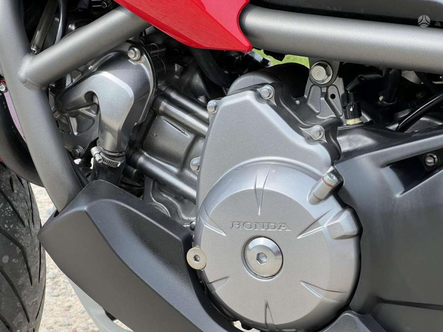 Red Honda NC 2012 in Vilnius, with an engine capacity of 0.70 L and mileage of 14 thousand km for 3900 €, photo 17 on AUTOMOTO.COM.LV