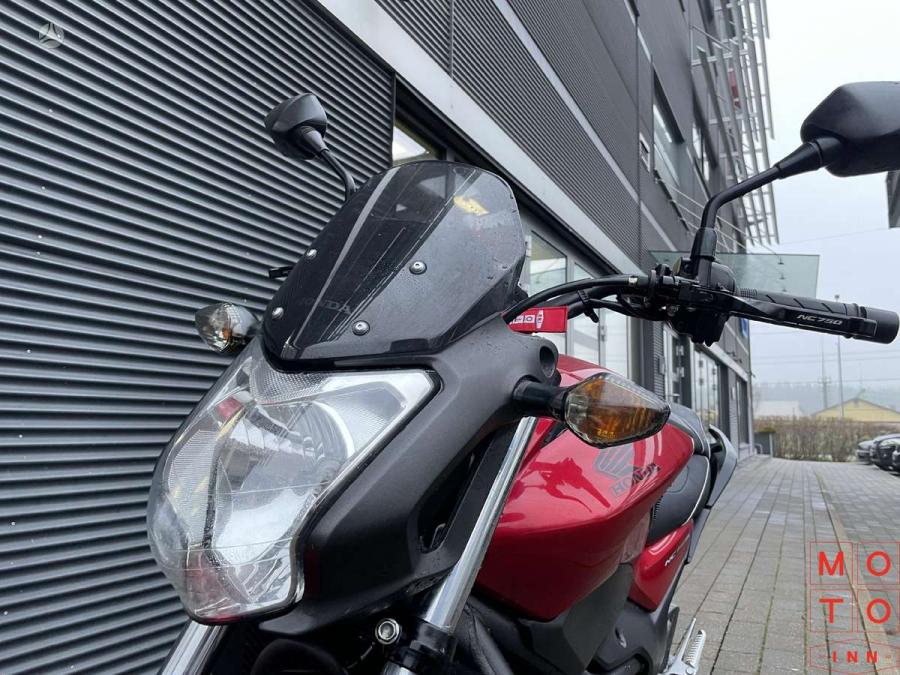 Red Honda NC 2014 in Riga, with an engine capacity of 0.75 L and mileage of 10 thousand km for 4499 €, photo 13 on AUTOMOTO.COM.LV