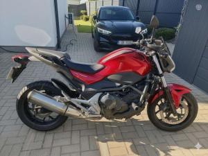 Red Honda NC 2014 in Kaunas, with an engine capacity of 0.75 L and mileage of 23 thousand km for 3449 €, photo  on AUTOMOTO.COM.LV