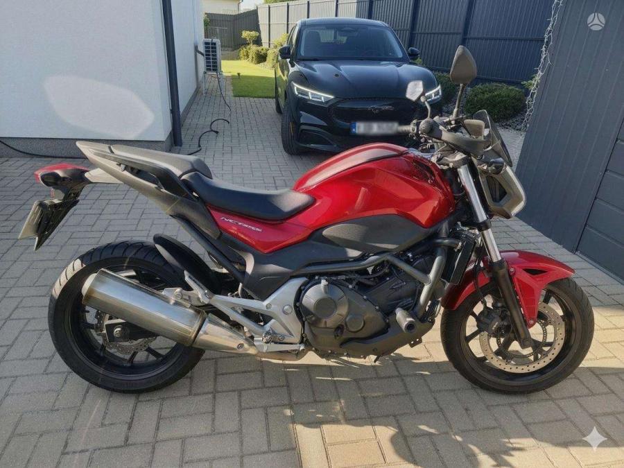 Red Honda NC 2014 in Kaunas, with an engine capacity of 0.75 L and mileage of 23 thousand km for 3449 €, photo 1 on AUTOMOTO.COM.LV