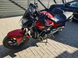 Red Honda NC 2014 in Kaunas, with an engine capacity of 0.75 L and mileage of 23 thousand km for 3449 €, photo 4 on AUTOMOTO.COM.LV
