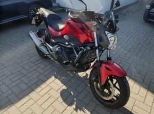 Red Honda NC 2014 in Kaunas, with an engine capacity of 0.75 L and mileage of 23 thousand km for 3449 €, photo 5 on AUTOMOTO.COM.LV