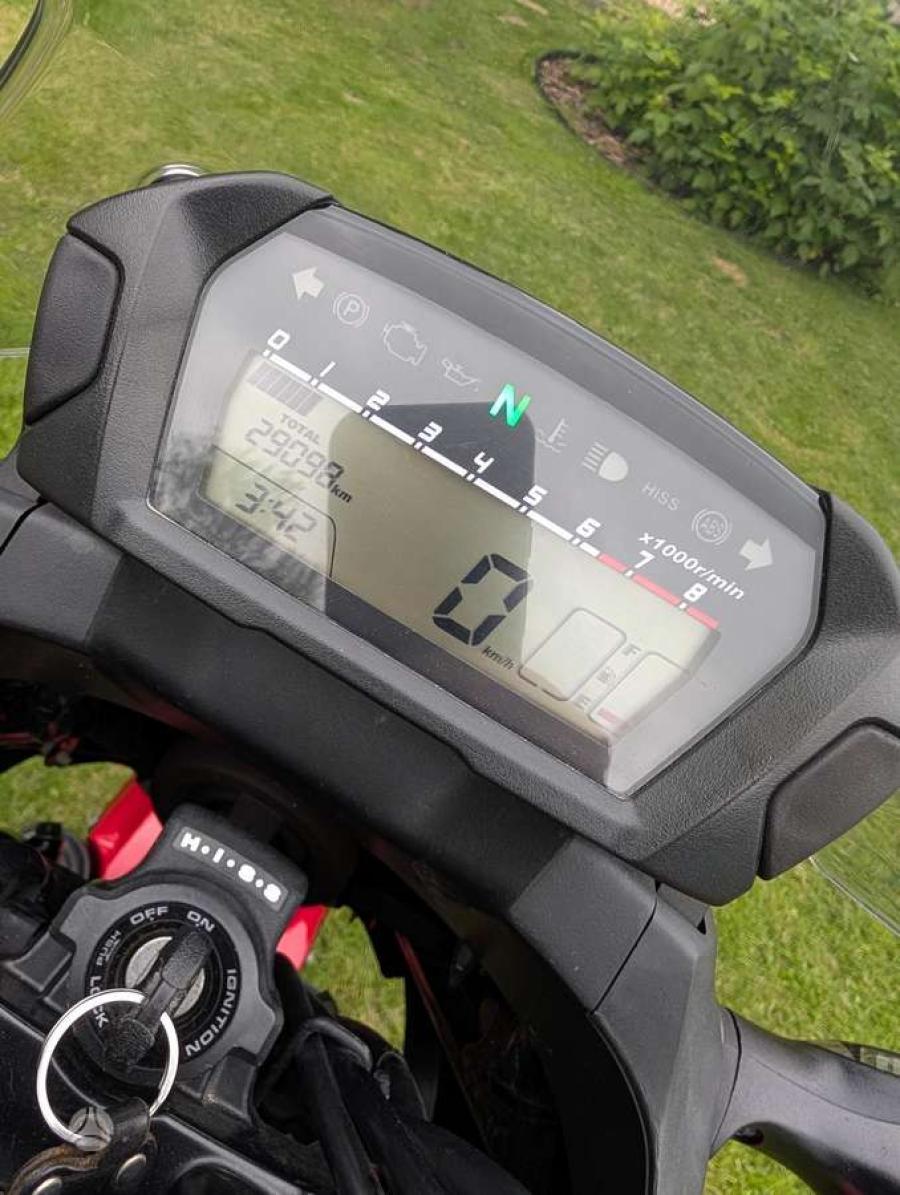 Red Honda NC 2015 in Vilnius, with an engine capacity of 0.75 L and mileage of 29 thousand km for 4700 €, photo 3 on AUTOMOTO.COM.LV