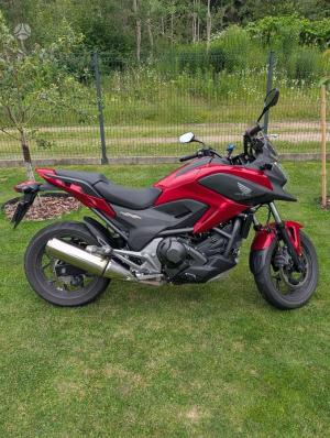 Red Honda NC 2015 in Vilnius, with an engine capacity of 0.75 L and mileage of 29 thousand km for 4700 €, photo 7 on AUTOMOTO.COM.LV