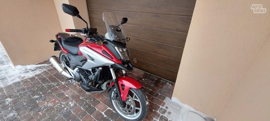 Sarkans Honda NC 2016 Šauļi, ar dzinēja tilpumu 0.75 L un nobraukumu 75 tūkst. km par 4000 €, foto 2 vietnē AUTOMOTO.COM.LV