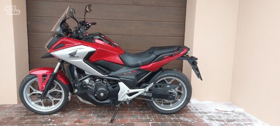 Sarkans Honda NC 2016 Šauļi, ar dzinēja tilpumu 0.75 L un nobraukumu 75 tūkst. km par 4000 €, foto 4 vietnē AUTOMOTO.COM.LV