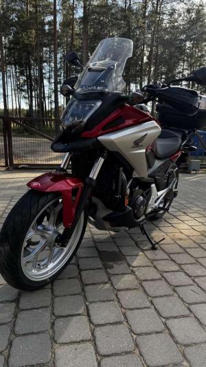 Red Honda NC 2018 in Vilnius, with an engine capacity of 0.75 L and mileage of 0 thousand km for 5300 €, photo 4 on AUTOMOTO.COM.LV