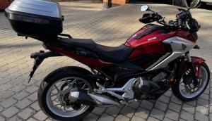 Red Honda NC 2018 in Vilnius, with an engine capacity of 0.75 L and mileage of 0 thousand km for 5300 €, photo 5 on AUTOMOTO.COM.LV