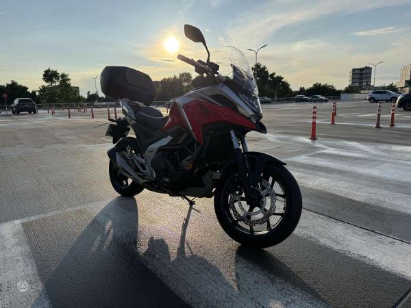 Sarkans Honda NC 2021 Viļņa, ar dzinēja tilpumu 0.75 L un nobraukumu 9 tūkst. km par 7500 €, foto 2 vietnē AUTOMOTO.COM.LV