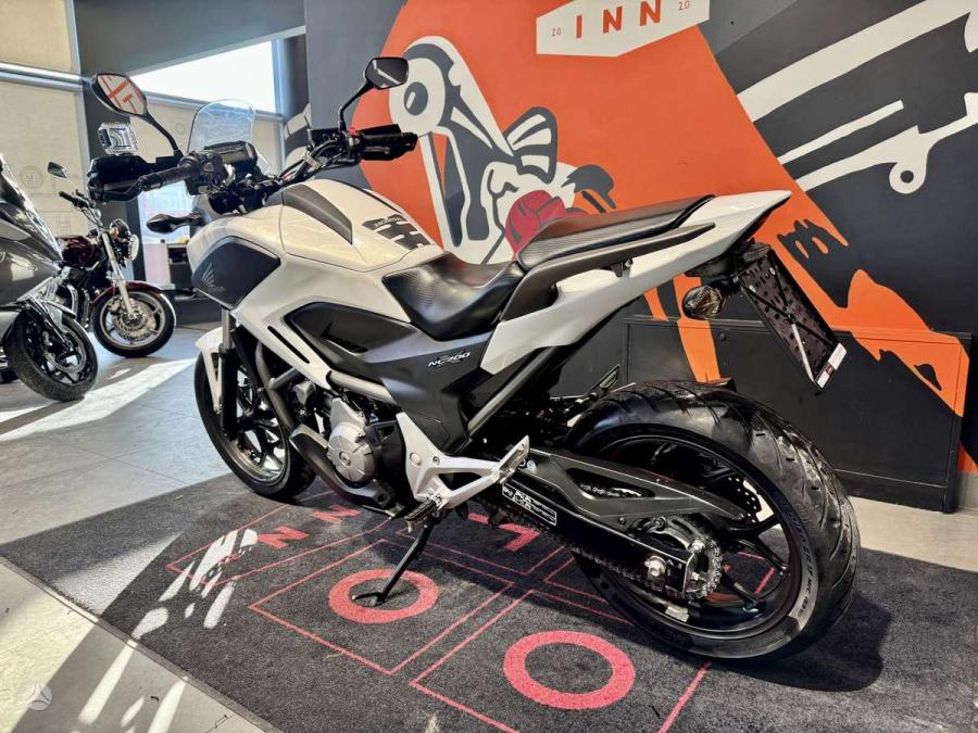 Balts Honda NC 2013 Viļņa, ar dzinēja tilpumu 0.70 L un nobraukumu 20 tūkst. km par 4299 €, foto 4 vietnē AUTOMOTO.COM.LV