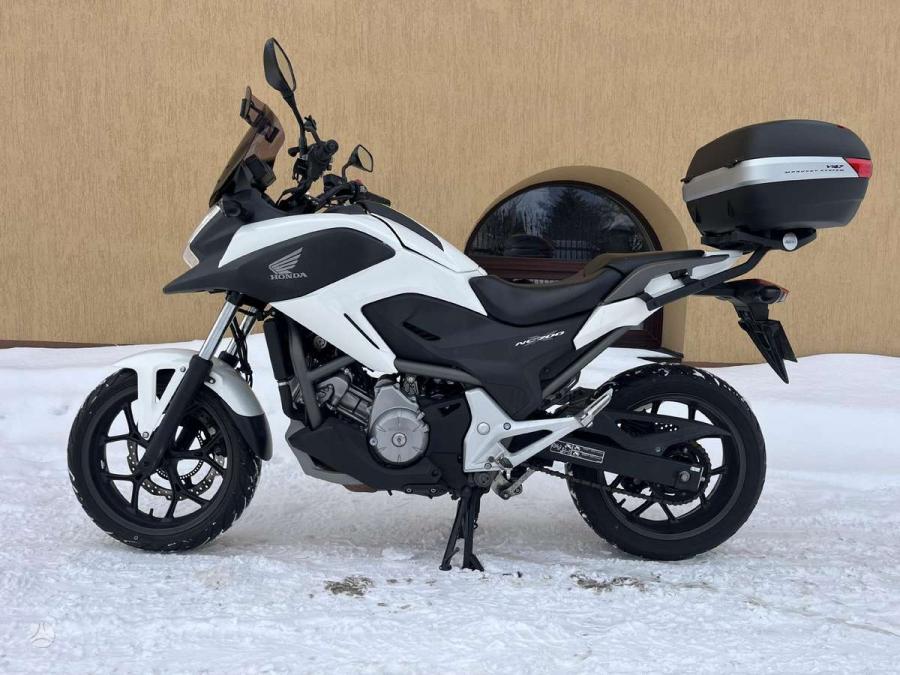 White Honda NC 2013 in Taurage, with an engine capacity of 0.67 L and mileage of 22 thousand km for 3300 €, photo 2 on AUTOMOTO.COM.LV