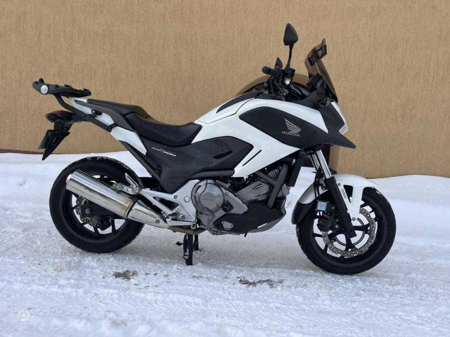 White Honda NC 2013 in Taurage, with an engine capacity of 0.67 L and mileage of 22 thousand km for 3300 €, photo 7 on AUTOMOTO.COM.LV