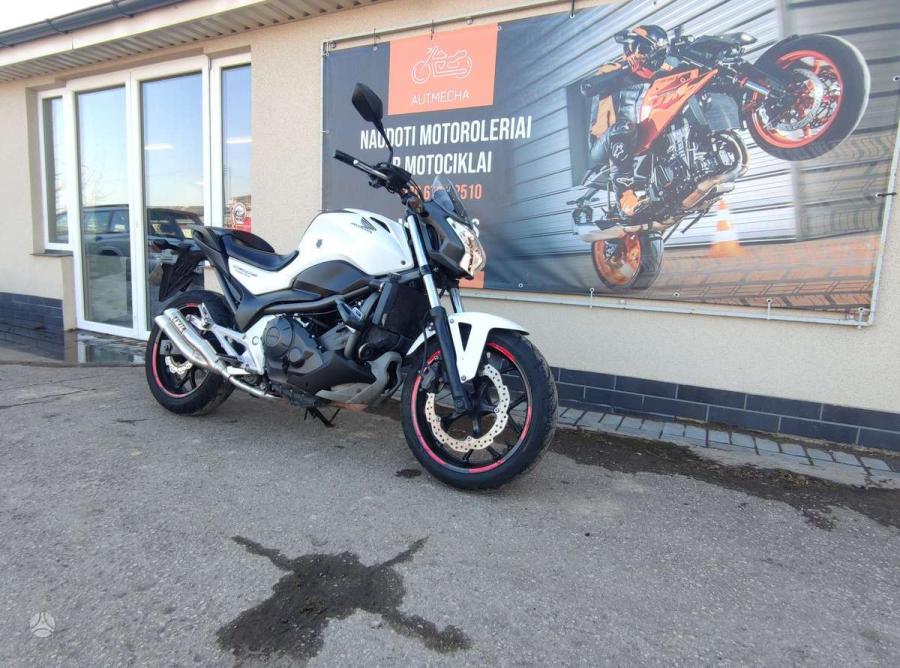 White Honda NC 2013 in Panevezys, with an engine capacity of 0.70 L and mileage of 32 thousand km for 2950 €, photo 1 on AUTOMOTO.COM.LV