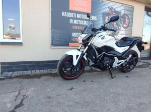White Honda NC 2013 in Panevezys, with an engine capacity of 0.70 L and mileage of 32 thousand km for 2950 €, photo 3 on AUTOMOTO.COM.LV