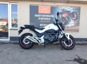 White Honda NC 2013 in Panevezys, with an engine capacity of 0.70 L and mileage of 32 thousand km for 2950 €, photo 4 on AUTOMOTO.COM.LV