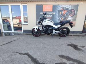 White Honda NC 2013 in Panevezys, with an engine capacity of 0.70 L and mileage of 32 thousand km for 2950 €, photo 5 on AUTOMOTO.COM.LV