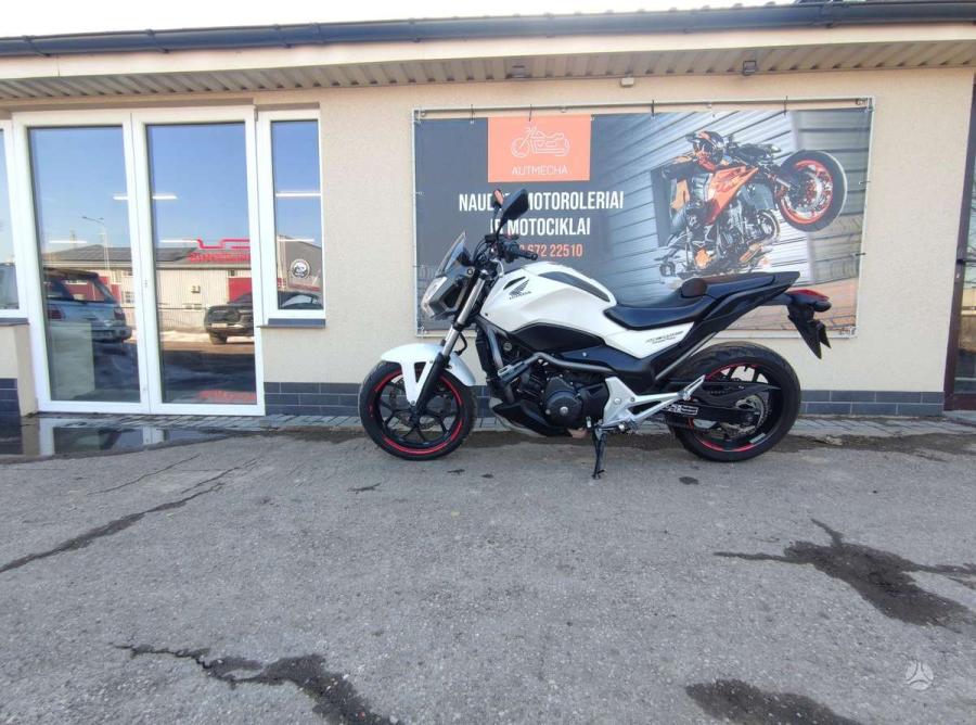 White Honda NC 2013 in Panevezys, with an engine capacity of 0.70 L and mileage of 32 thousand km for 2950 €, photo 7 on AUTOMOTO.COM.LV