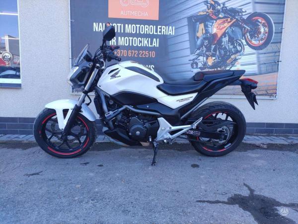White Honda NC 2013 in Panevezys, with an engine capacity of 0.70 L and mileage of 32 thousand km for 2950 €, photo 7 on AUTOMOTO.COM.LV