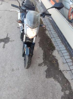 White Honda NC 2013 in Panevezys, with an engine capacity of 0.70 L and mileage of 32 thousand km for 2950 €, photo 15 on AUTOMOTO.COM.LV