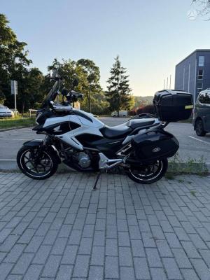 White Honda NC 2013 in Vilnius, with an engine capacity of 0.67 L and mileage of 55 thousand km for 3900 €, photo  on AUTOMOTO.COM.LV