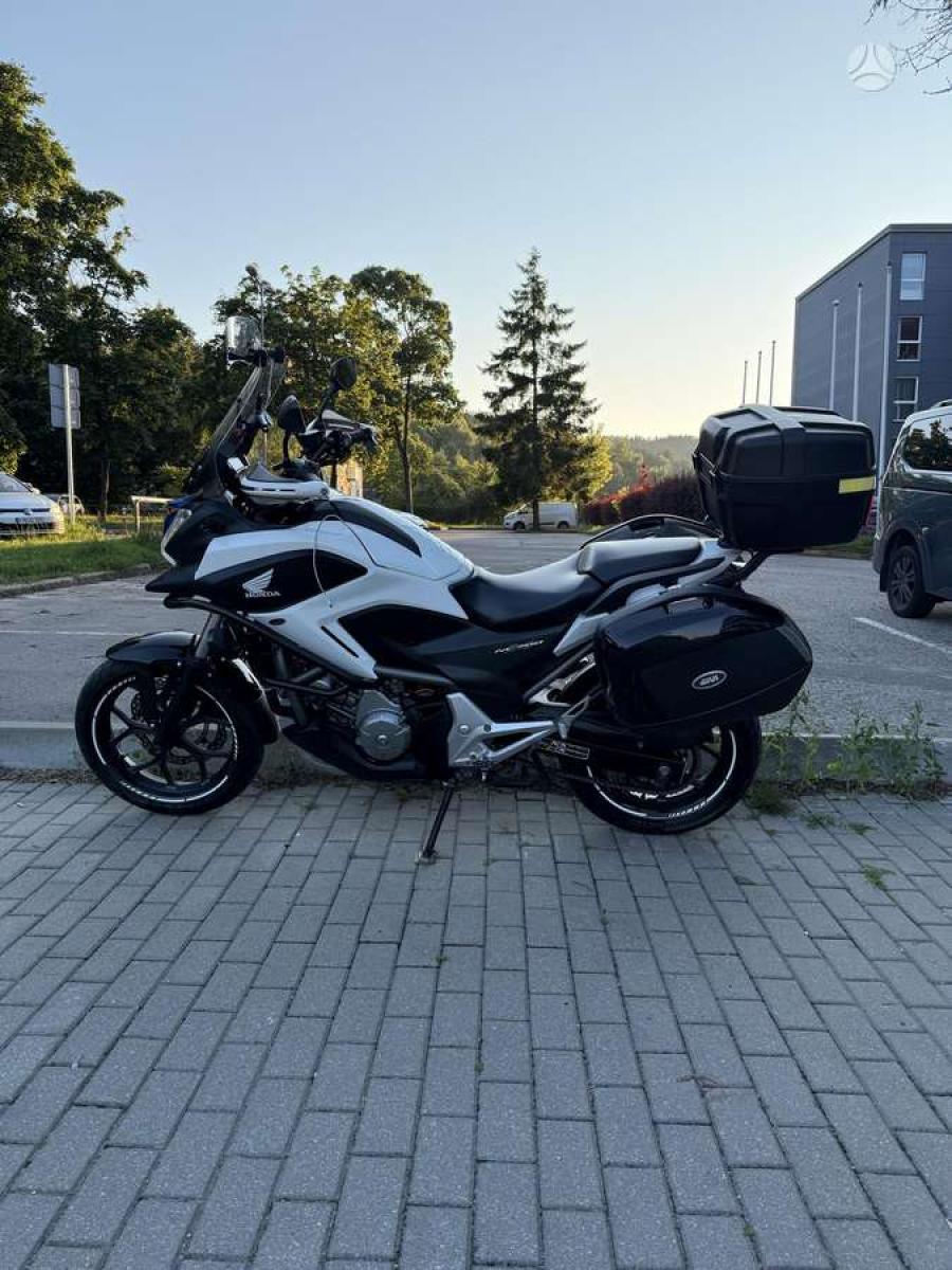 White Honda NC 2013 in Vilnius, with an engine capacity of 0.67 L and mileage of 55 thousand km for 3900 €, photo 1 on AUTOMOTO.COM.LV