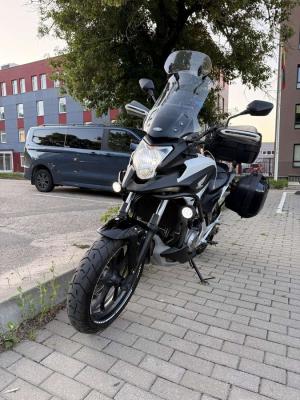 White Honda NC 2013 in Vilnius, with an engine capacity of 0.67 L and mileage of 55 thousand km for 3900 €, photo 7 on AUTOMOTO.COM.LV