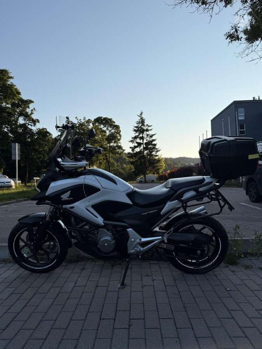 White Honda NC 2013 in Vilnius, with an engine capacity of 0.67 L and mileage of 55 thousand km for 3900 €, photo 11 on AUTOMOTO.COM.LV