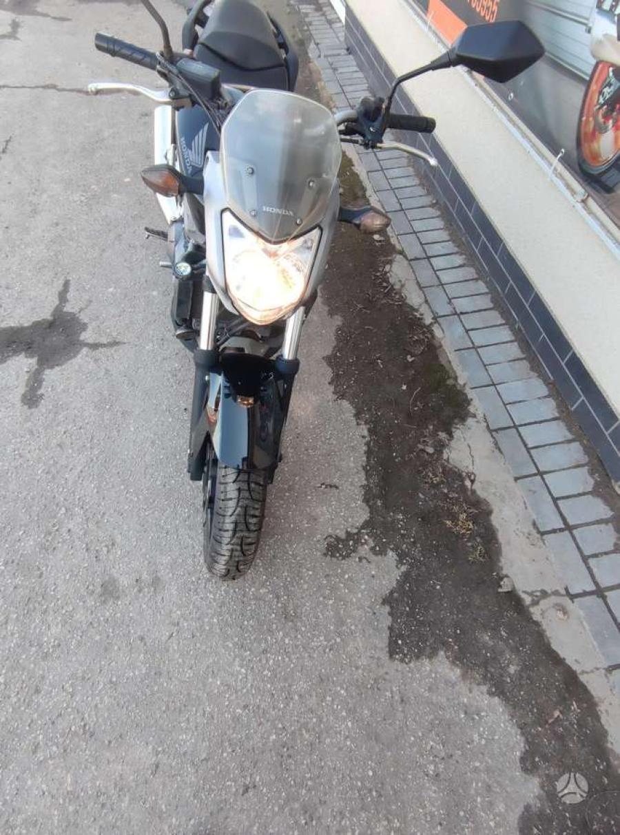White Honda NC 2013 in Panevezys, with an engine capacity of 0.70 L and mileage of 32 thousand km for 2650 €, photo 6 on AUTOMOTO.COM.LV