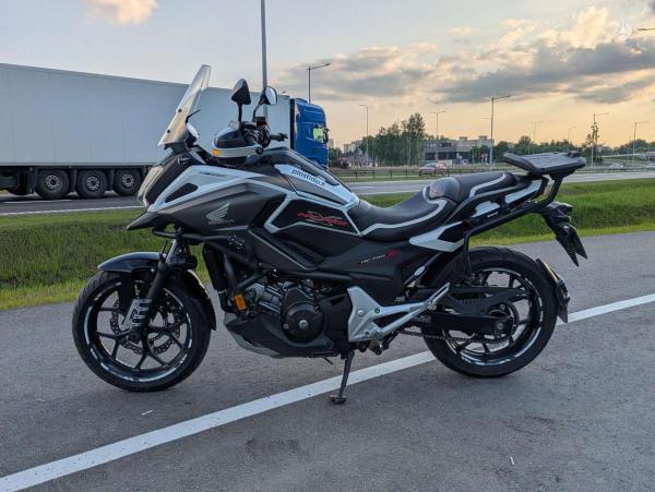 White Honda NC 2020 in Kaunas, with an engine capacity of 0.75 L and mileage of 30 thousand km for 6500 €, photo 2 on AUTOMOTO.COM.LV