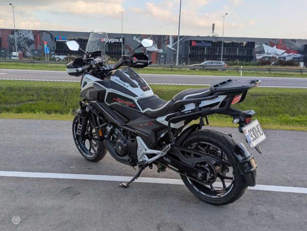 White Honda NC 2020 in Kaunas, with an engine capacity of 0.75 L and mileage of 30 thousand km for 6500 €, photo 3 on AUTOMOTO.COM.LV