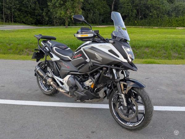 White Honda NC 2020 in Kaunas, with an engine capacity of 0.75 L and mileage of 30 thousand km for 6500 €, photo 6 on AUTOMOTO.COM.LV
