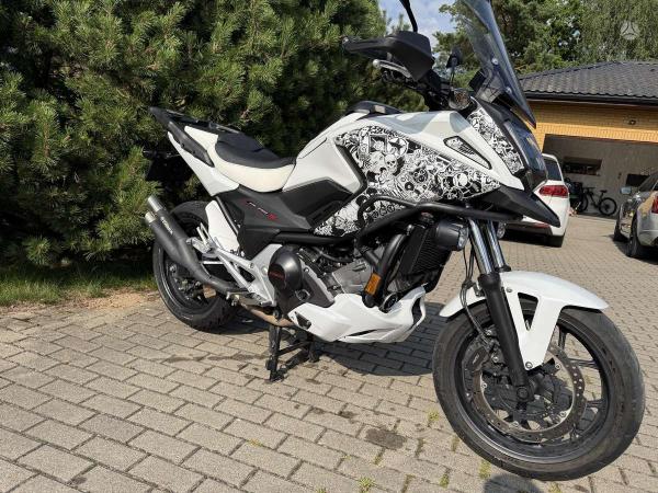 White Honda NC 2020 in Kaunas, with an engine capacity of 0.75 L and mileage of 9 thousand km for 6500 €, photo 1 on AUTOMOTO.COM.LV