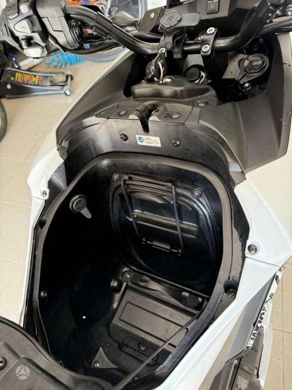 White Honda NC 2020 in Kaunas, with an engine capacity of 0.75 L and mileage of 9 thousand km for 6500 €, photo 8 on AUTOMOTO.COM.LV