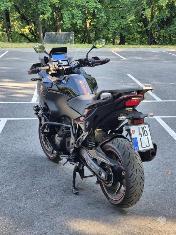 Black Honda NT 1100 2022 in Kaunas, with an engine capacity of 1.10 L and mileage of 13 thousand km for 10500 €, photo 5 on AUTOMOTO.COM.LV