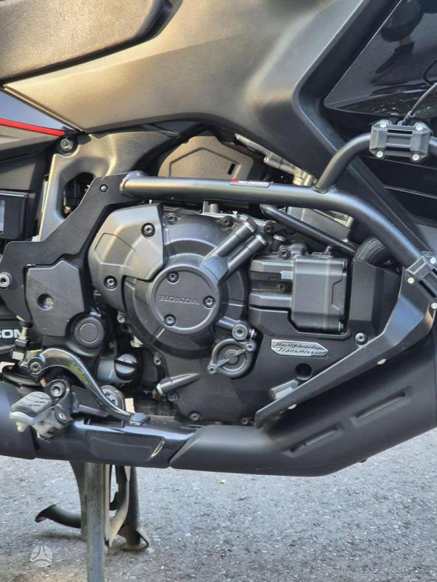 Black Honda NT 1100 2022 in Kaunas, with an engine capacity of 1.10 L and mileage of 13 thousand km for 10500 €, photo 13 on AUTOMOTO.COM.LV