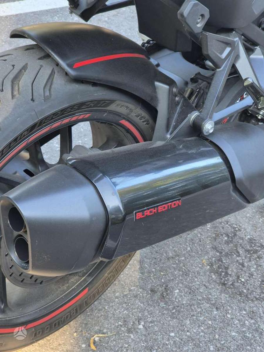 Black Honda NT 1100 2022 in Kaunas, with an engine capacity of 1.10 L and mileage of 13 thousand km for 10500 €, photo 17 on AUTOMOTO.COM.LV