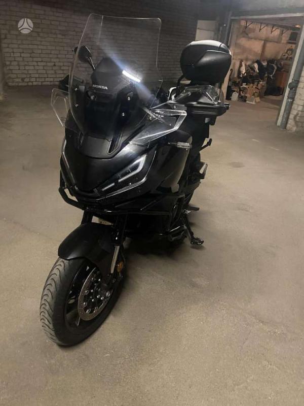 Melns Honda NT 1100 2023 Viļņa, ar dzinēja tilpumu 1.10 L un nobraukumu 6 tūkst. km par 13300 €, foto 1 vietnē AUTOMOTO.COM.LV